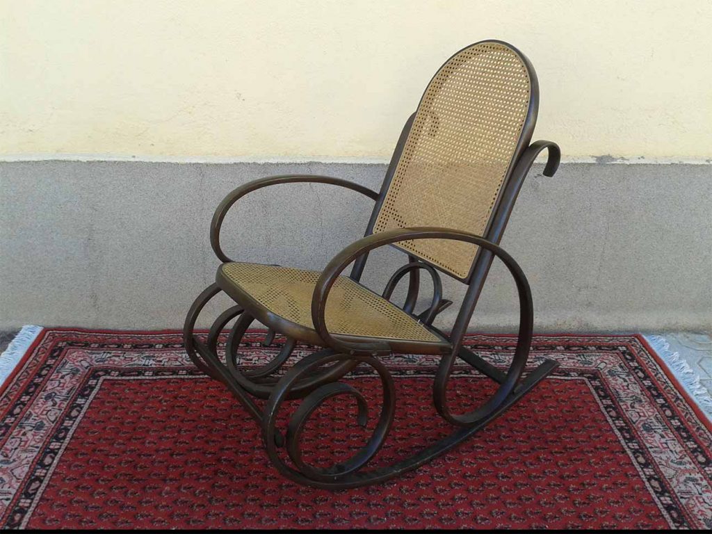 Mecedora antigua, estilo thonet | El Viejo Odeón
