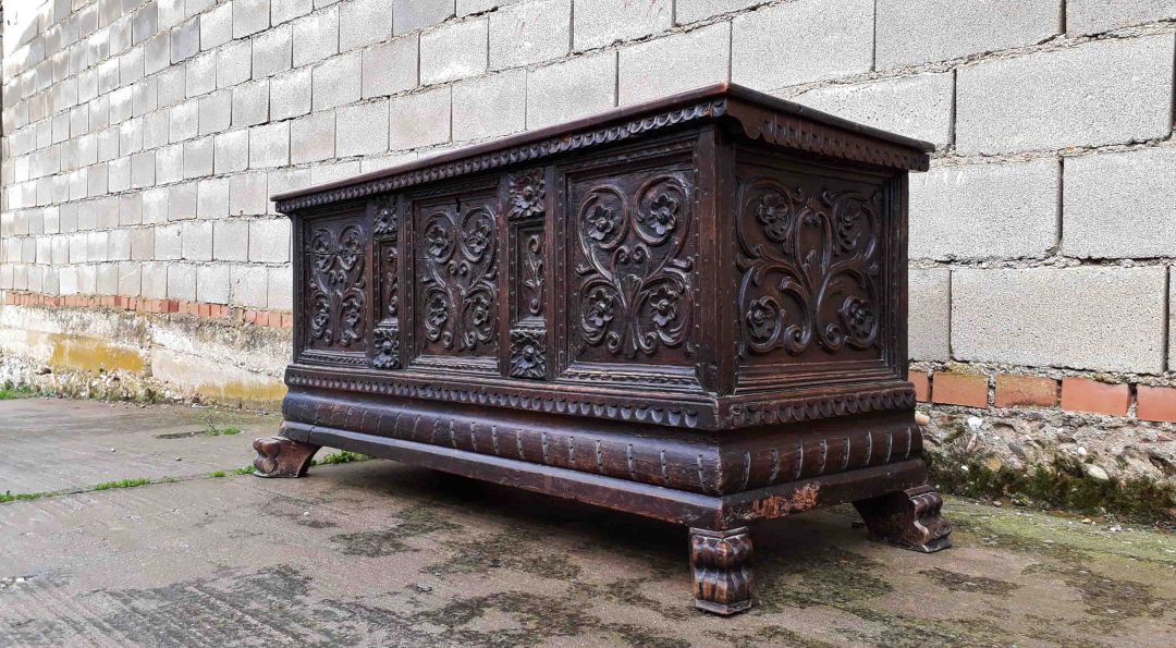 Arcón antiguo NOGAL s.XVIII estilo barroco español. Baúl Caja de novia ...